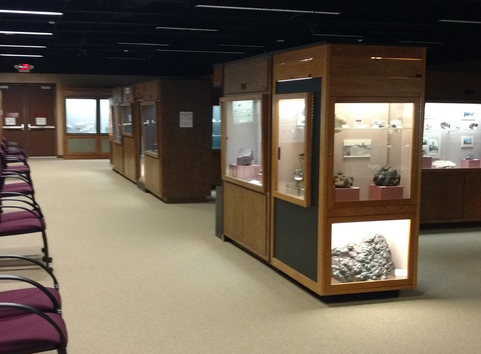 Thomas D. Shaffner Exhibit Hall Picture Gallery | A. E. Seaman Mineral ...